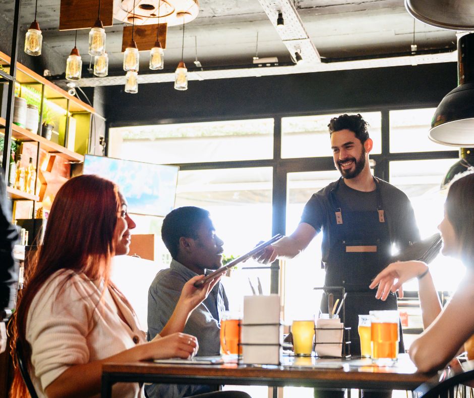 Six Behaviors Waiters Can Use to Maximize Their Tips Scientifically ...