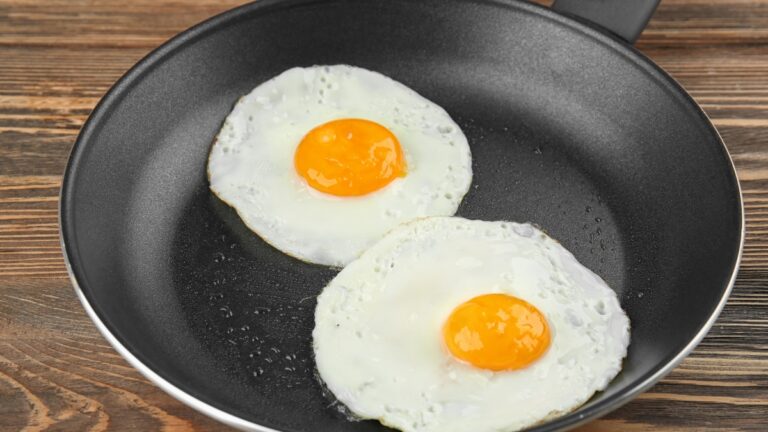 How to Make Perfect Over Easy Eggs | CulinaryLore